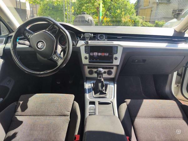 White Volkswagen Passat 2015 in Taurage, with an engine capacity of 1.97 L and mileage of 259 thousand km for 7900 €, photo 1 on AUTOMOTO.COM.LV