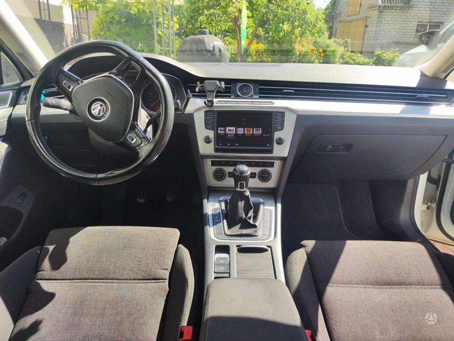 White Volkswagen Passat 2015 in Taurage, with an engine capacity of 1.97 L and mileage of 259 thousand km for 7900 €, photo 1 on AUTOMOTO.COM.LV