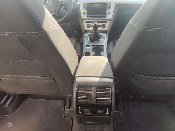 White Volkswagen Passat 2015 in Taurage, with an engine capacity of 1.97 L and mileage of 259 thousand km for 7900 €, photo 4 on AUTOMOTO.COM.LV