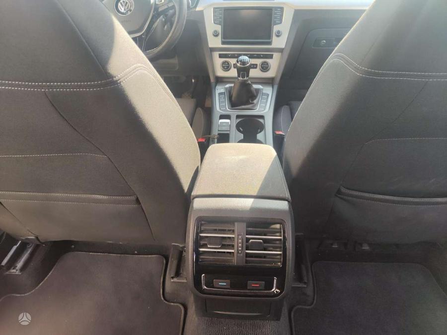 White Volkswagen Passat 2015 in Taurage, with an engine capacity of 1.97 L and mileage of 259 thousand km for 7900 €, photo 4 on AUTOMOTO.COM.LV