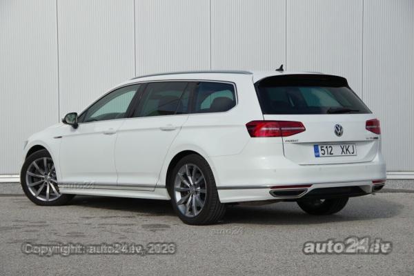 White Volkswagen Passat 2015 in Tartu, with an engine capacity of 2.00 L and mileage of 256 thousand km for 13990 €, photo 4 on AUTOMOTO.COM.LV