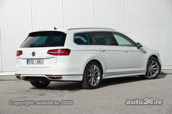 White Volkswagen Passat 2015 in Tartu, with an engine capacity of 2.00 L and mileage of 256 thousand km for 13990 €, photo 5 on AUTOMOTO.COM.LV