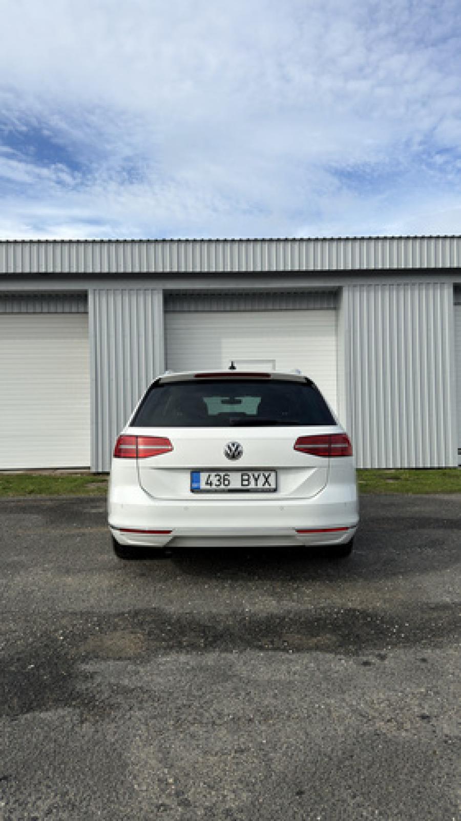 Balts Volkswagen Passat 2015 Peltsamā, ar dzinēja tilpumu 2.00 L un nobraukumu 316 tūkst. km par 8500 €, foto 8 vietnē AUTOMOTO.COM.LV