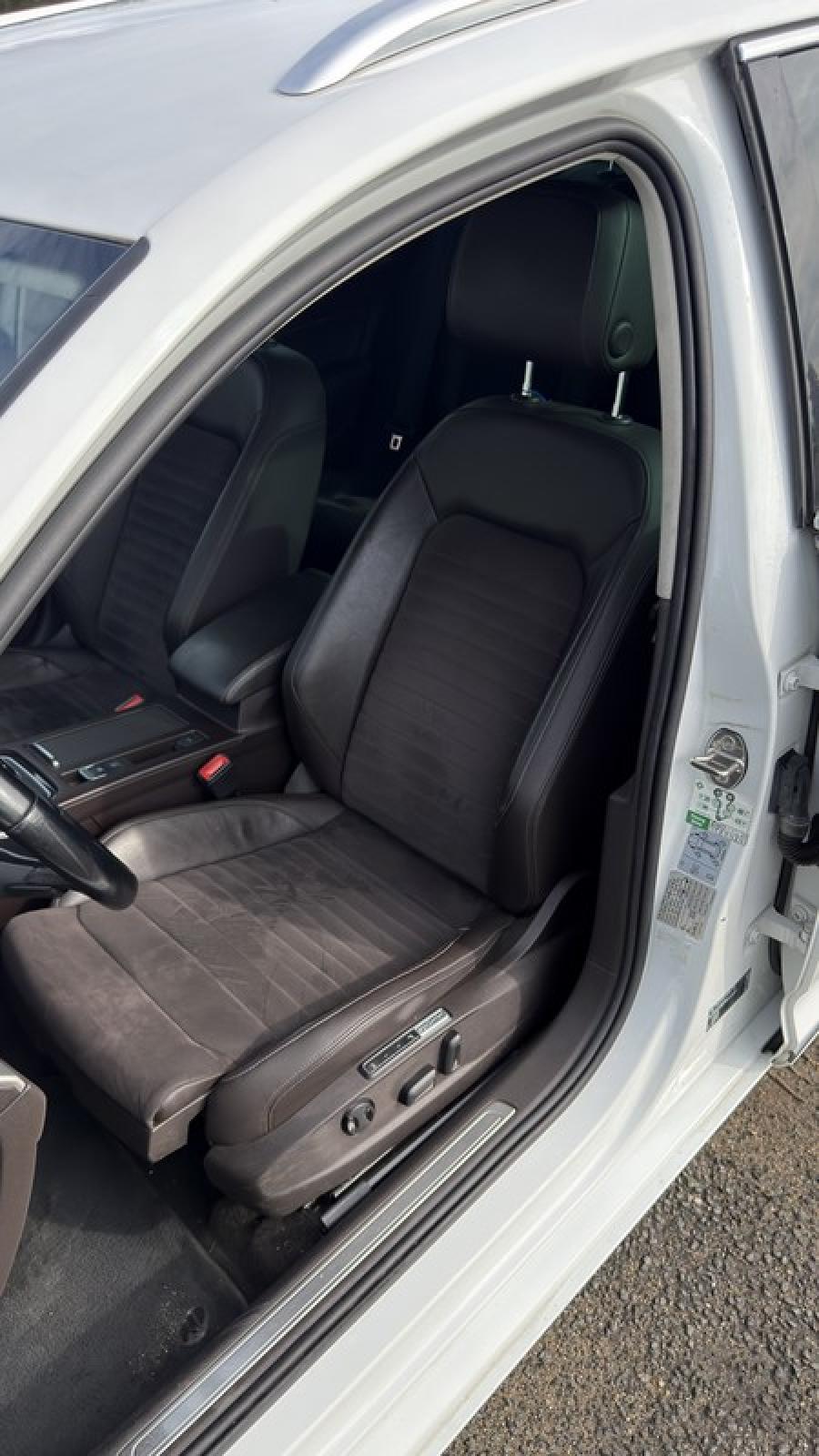 Balts Volkswagen Passat 2015 Peltsamā, ar dzinēja tilpumu 2.00 L un nobraukumu 316 tūkst. km par 8500 €, foto 25 vietnē AUTOMOTO.COM.LV