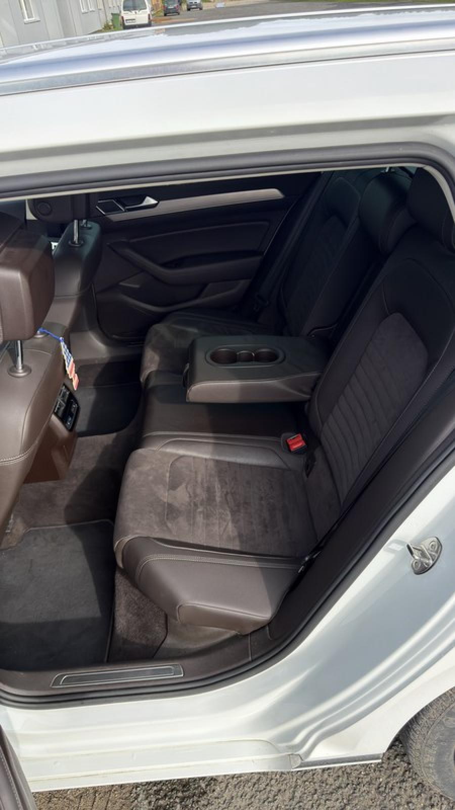 Balts Volkswagen Passat 2015 Peltsamā, ar dzinēja tilpumu 2.00 L un nobraukumu 316 tūkst. km par 8500 €, foto 26 vietnē AUTOMOTO.COM.LV