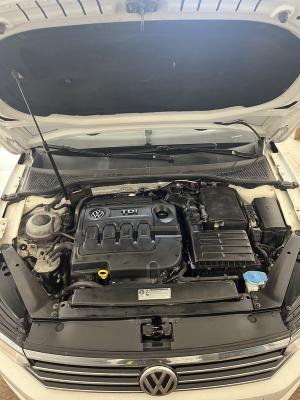 Balts Volkswagen Passat 2015 Peltsamā, ar dzinēja tilpumu 2.00 L un nobraukumu 316 tūkst. km par 8500 €, foto 30 vietnē AUTOMOTO.COM.LV