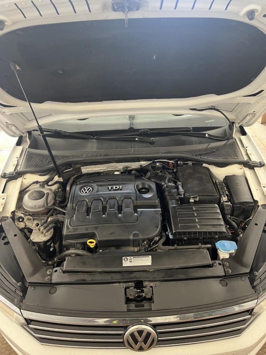 Balts Volkswagen Passat 2015 Peltsamā, ar dzinēja tilpumu 2.00 L un nobraukumu 316 tūkst. km par 8500 €, foto 30 vietnē AUTOMOTO.COM.LV