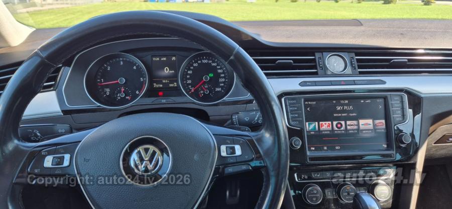 White Volkswagen Passat 2015 in Viljandi, with an engine capacity of 2.00 L and mileage of 270 thousand km for 10000 €, photo 7 on AUTOMOTO.COM.LV