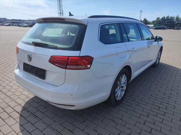 White Volkswagen Passat 2015 in Marijampole, with an engine capacity of 1.60 L and mileage of 300 thousand km for 6800 €, photo 6 on AUTOMOTO.COM.LV