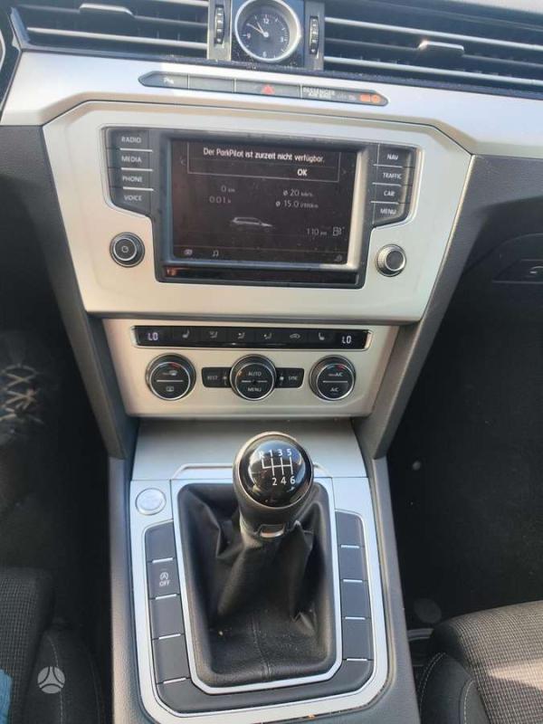 White Volkswagen Passat 2015 in Marijampole, with an engine capacity of 1.60 L and mileage of 300 thousand km for 6800 €, photo 10 on AUTOMOTO.COM.LV