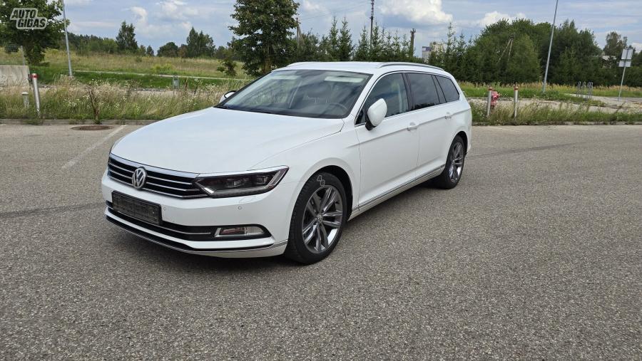 White Volkswagen Passat 2016 in Vilnius, with an engine capacity of 2.00 L and mileage of 277 thousand km for 12500 €, photo 1 on AUTOMOTO.COM.LV