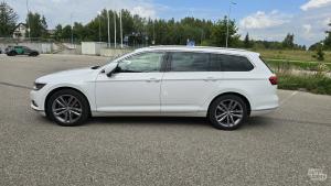 White Volkswagen Passat 2016 in Vilnius, with an engine capacity of 2.00 L and mileage of 277 thousand km for 12500 €, photo 2 on AUTOMOTO.COM.LV