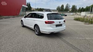 White Volkswagen Passat 2016 in Vilnius, with an engine capacity of 2.00 L and mileage of 277 thousand km for 12500 €, photo 3 on AUTOMOTO.COM.LV