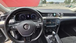 White Volkswagen Passat 2016 in Vilnius, with an engine capacity of 2.00 L and mileage of 277 thousand km for 12500 €, photo 12 on AUTOMOTO.COM.LV