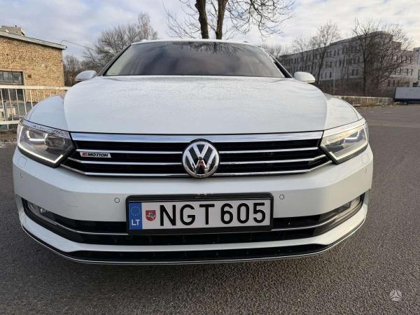 White Volkswagen Passat 2016 in Vilnius, with an engine capacity of 1.97 L and mileage of 360 thousand km for 11900 €, photo 10 on AUTOMOTO.COM.LV