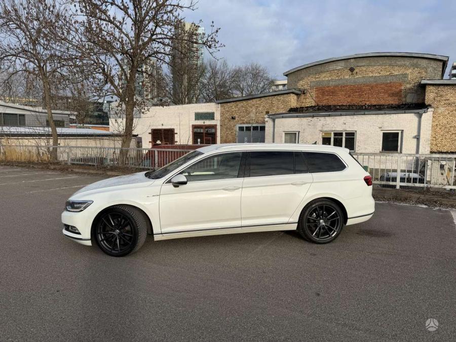 White Volkswagen Passat 2016 in Vilnius, with an engine capacity of 1.97 L and mileage of 360 thousand km for 11900 €, photo 14 on AUTOMOTO.COM.LV
