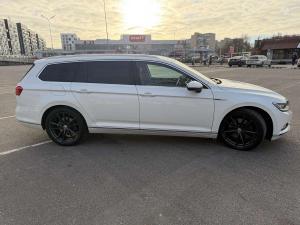 White Volkswagen Passat 2016 in Vilnius, with an engine capacity of 1.97 L and mileage of 360 thousand km for 11900 €, photo 15 on AUTOMOTO.COM.LV