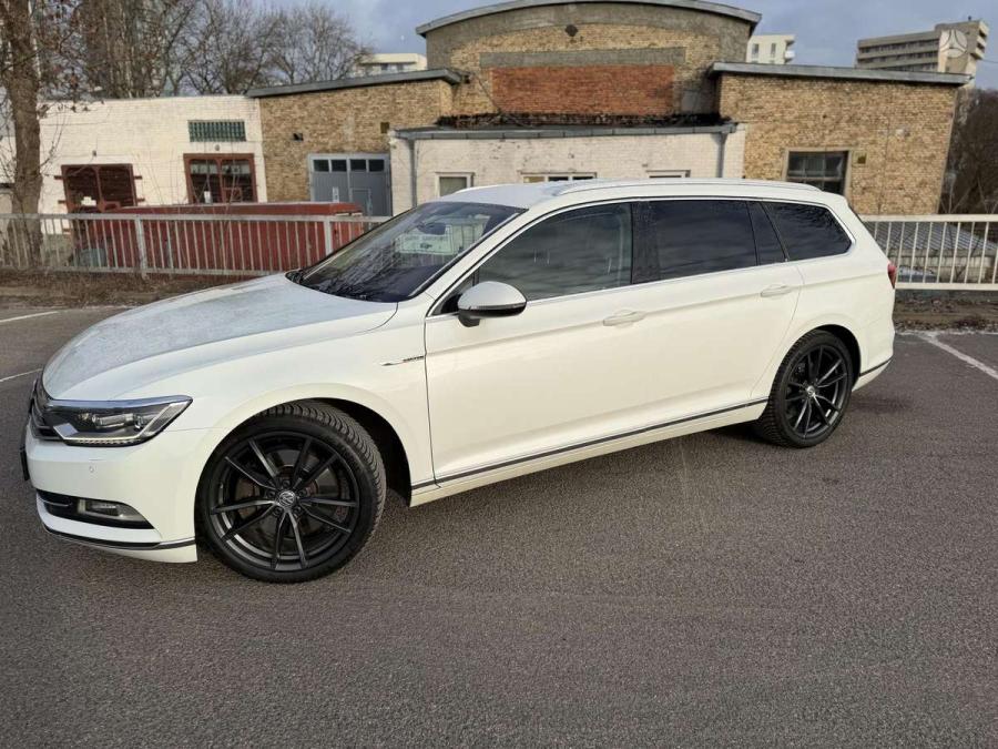 White Volkswagen Passat 2016 in Vilnius, with an engine capacity of 1.97 L and mileage of 360 thousand km for 11900 €, photo 17 on AUTOMOTO.COM.LV