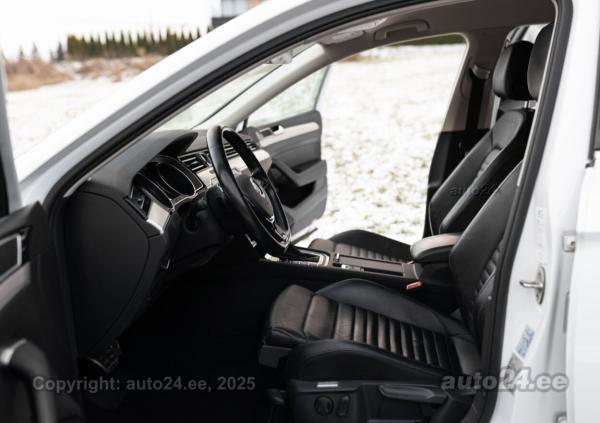 White Volkswagen Passat 2016 in Tallinn, with an engine capacity of 2.00 L and mileage of 274 thousand km for 10990 €, photo 7 on AUTOMOTO.COM.LV