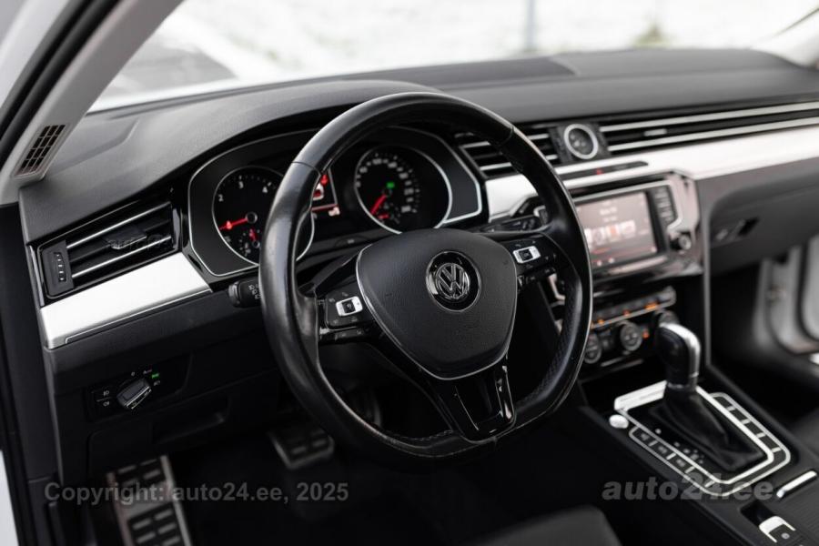 Balts Volkswagen Passat 2016 Tallina, ar dzinēja tilpumu 2.00 L un nobraukumu 274 tūkst. km par 10990 €, foto 10 vietnē AUTOMOTO.COM.LV