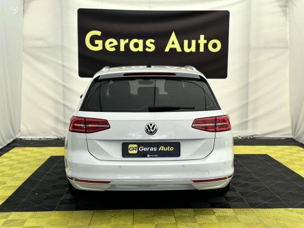White Volkswagen Passat 2016 in Vilnius, with an engine capacity of 2.00 L and mileage of 332 thousand km for 9950 €, photo 6 on AUTOMOTO.COM.LV