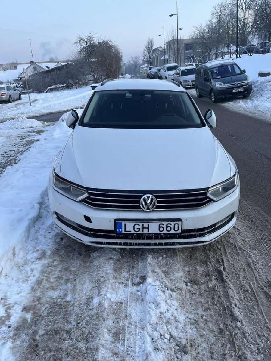 White Volkswagen Passat 2016 in Utena, with an engine capacity of 2.00 L and mileage of 378 thousand km for 7700 €, photo 1 on AUTOMOTO.COM.LV
