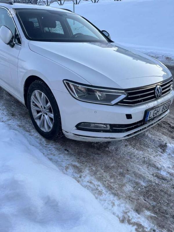 White Volkswagen Passat 2016 in Utena, with an engine capacity of 2.00 L and mileage of 378 thousand km for 7700 €, photo 3 on AUTOMOTO.COM.LV
