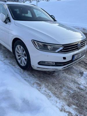 White Volkswagen Passat 2016 in Utena, with an engine capacity of 2.00 L and mileage of 378 thousand km for 7700 €, photo 3 on AUTOMOTO.COM.LV