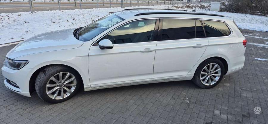 White Volkswagen Passat 2016 in Vilnius, with an engine capacity of 2.00 L and mileage of 216 thousand km for 10000 €, photo 2 on AUTOMOTO.COM.LV