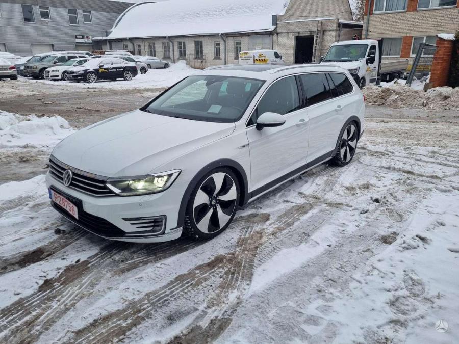 Balts Volkswagen Passat 2016 Kauņa, ar dzinēja tilpumu 1.97 L un nobraukumu 245 tūkst. km par 12800 €, foto 1 vietnē AUTOMOTO.COM.LV