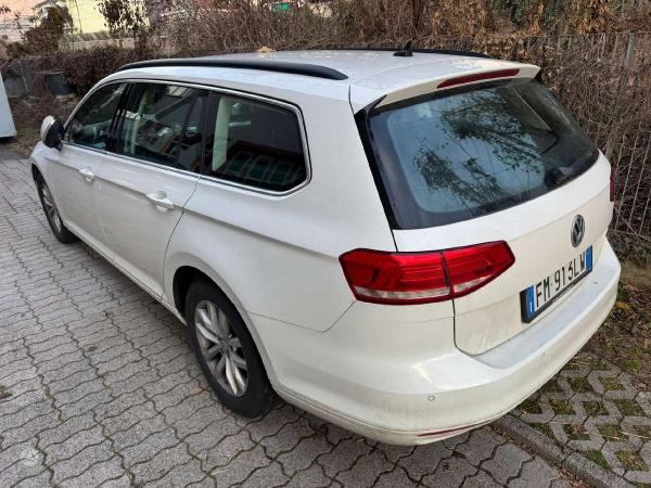 White Volkswagen Passat 2016 in Kaunas, with an engine capacity of 2.00 L and mileage of 216 thousand km for 9900 €, photo 3 on AUTOMOTO.COM.LV