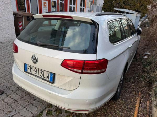 White Volkswagen Passat 2016 in Kaunas, with an engine capacity of 2.00 L and mileage of 216 thousand km for 9900 €, photo 4 on AUTOMOTO.COM.LV