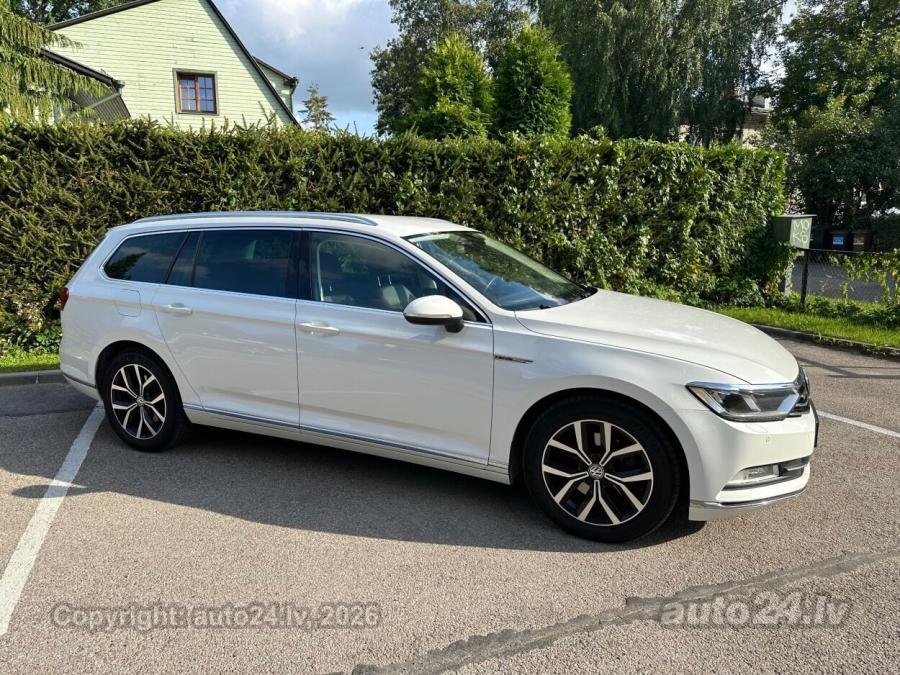 White Volkswagen Passat 2016 in Tallinn, with an engine capacity of 2.00 L and mileage of 217 thousand km for 14500 €, photo 2 on AUTOMOTO.COM.LV