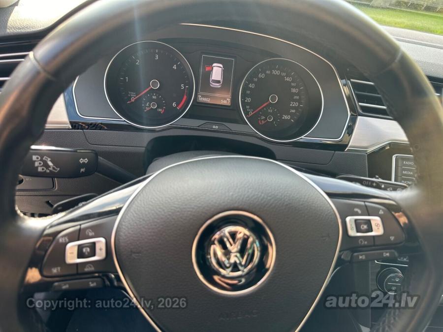 White Volkswagen Passat 2016 in Tallinn, with an engine capacity of 2.00 L and mileage of 217 thousand km for 14500 €, photo 8 on AUTOMOTO.COM.LV