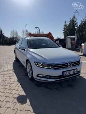 White Volkswagen Passat 2016 in Vilnius, with an engine capacity of 2.00 L and mileage of 224 thousand km for 13200 €, photo  on AUTOMOTO.COM.LV