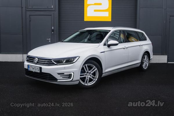 White Volkswagen Passat 2016 in Tallinn, with an engine capacity of 1.40 L and mileage of 260 thousand km for 9999 €, photo 1 on AUTOMOTO.COM.LV