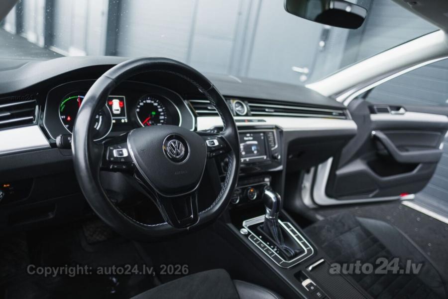 Balts Volkswagen Passat 2016 Tallina, ar dzinēja tilpumu 1.40 L un nobraukumu 260 tūkst. km par 9999 €, foto 12 vietnē AUTOMOTO.COM.LV