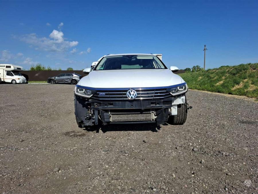 Balts Volkswagen Passat 2016 Marijampole, ar dzinēja tilpumu 1.40 L un nobraukumu 213 tūkst. km par 7999 €, foto 3 vietnē AUTOMOTO.COM.LV