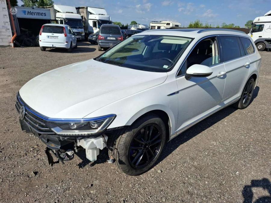 Balts Volkswagen Passat 2016 Marijampole, ar dzinēja tilpumu 1.40 L un nobraukumu 213 tūkst. km par 7999 €, foto 4 vietnē AUTOMOTO.COM.LV