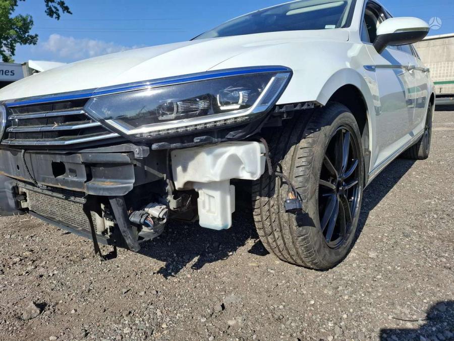 Balts Volkswagen Passat 2016 Marijampole, ar dzinēja tilpumu 1.40 L un nobraukumu 213 tūkst. km par 7999 €, foto 5 vietnē AUTOMOTO.COM.LV