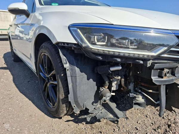White Volkswagen Passat 2016 in Marijampole, with an engine capacity of 1.40 L and mileage of 213 thousand km for 7999 €, photo 5 on AUTOMOTO.COM.LV