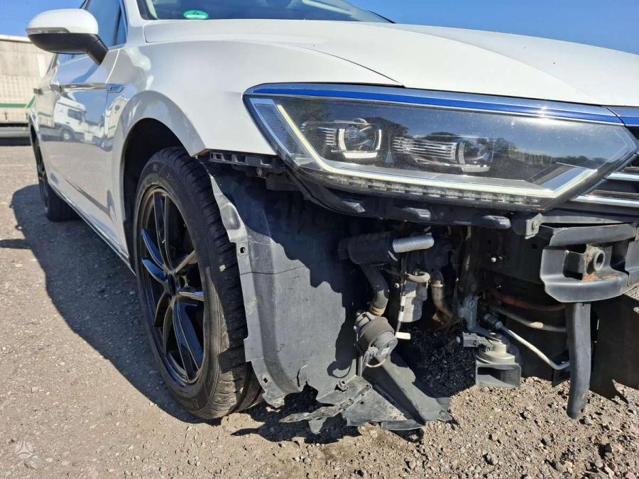 Balts Volkswagen Passat 2016 Marijampole, ar dzinēja tilpumu 1.40 L un nobraukumu 213 tūkst. km par 7999 €, foto 6 vietnē AUTOMOTO.COM.LV