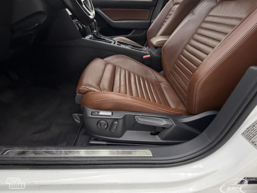 Balts Volkswagen Passat 2016 Avižieniai, ar dzinēja tilpumu 2.00 L un nobraukumu 216 tūkst. km par 11700 €, foto 23 vietnē AUTOMOTO.COM.LV