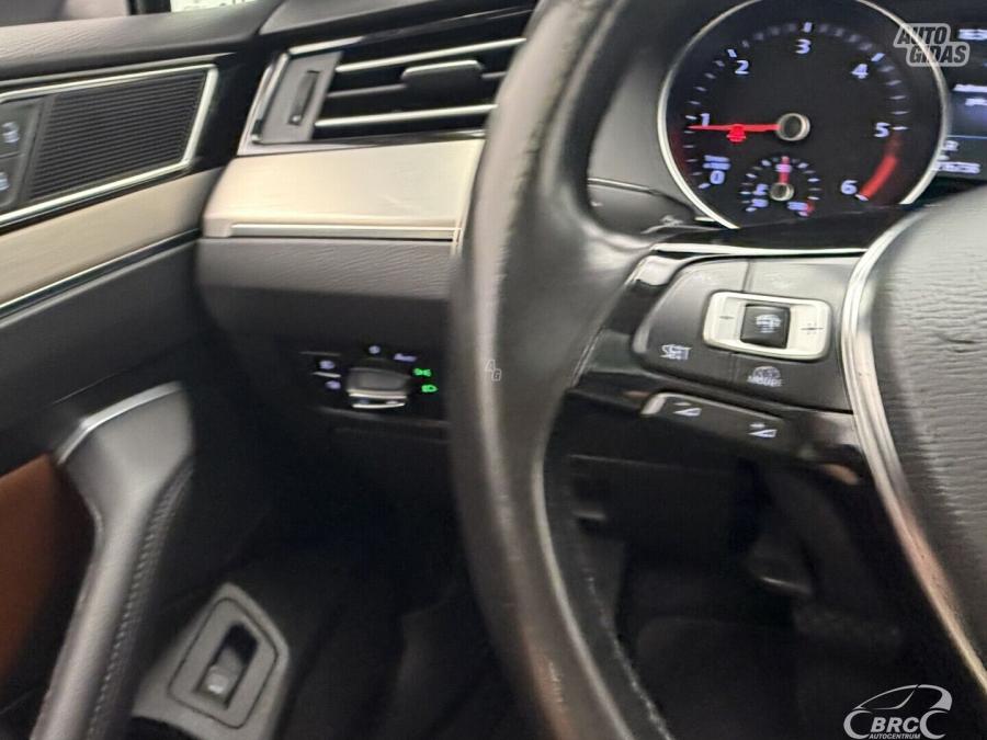 Balts Volkswagen Passat 2016 Avižieniai, ar dzinēja tilpumu 2.00 L un nobraukumu 216 tūkst. km par 11700 €, foto 32 vietnē AUTOMOTO.COM.LV