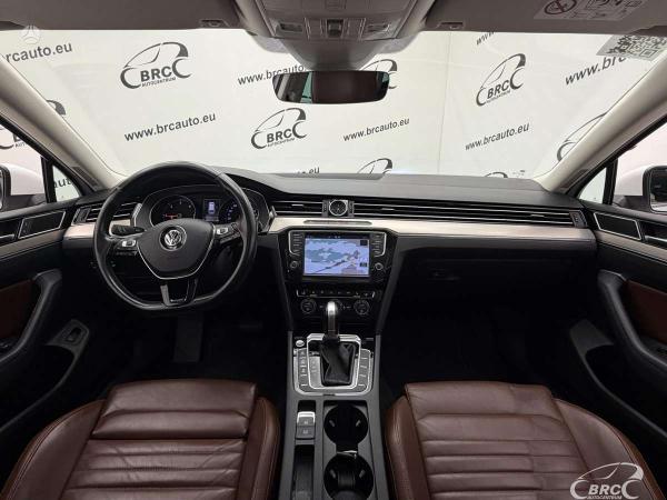 White Volkswagen Passat 2016 in Vilnius, with an engine capacity of 1.97 L and mileage of 216 thousand km for 11700 €, photo 4 on AUTOMOTO.COM.LV