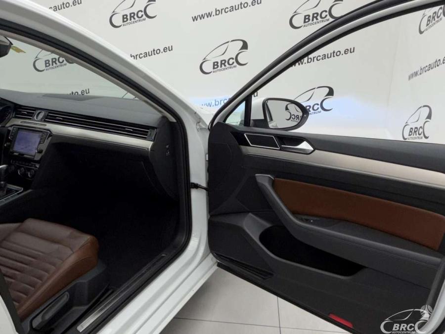White Volkswagen Passat 2016 in Vilnius, with an engine capacity of 1.97 L and mileage of 216 thousand km for 11700 €, photo 10 on AUTOMOTO.COM.LV