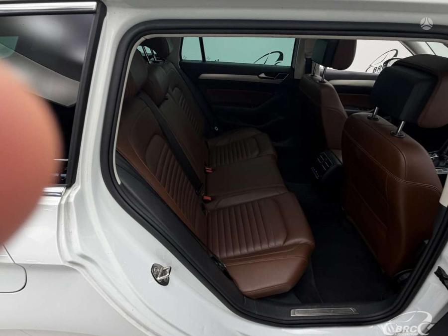White Volkswagen Passat 2016 in Vilnius, with an engine capacity of 1.97 L and mileage of 216 thousand km for 11700 €, photo 12 on AUTOMOTO.COM.LV