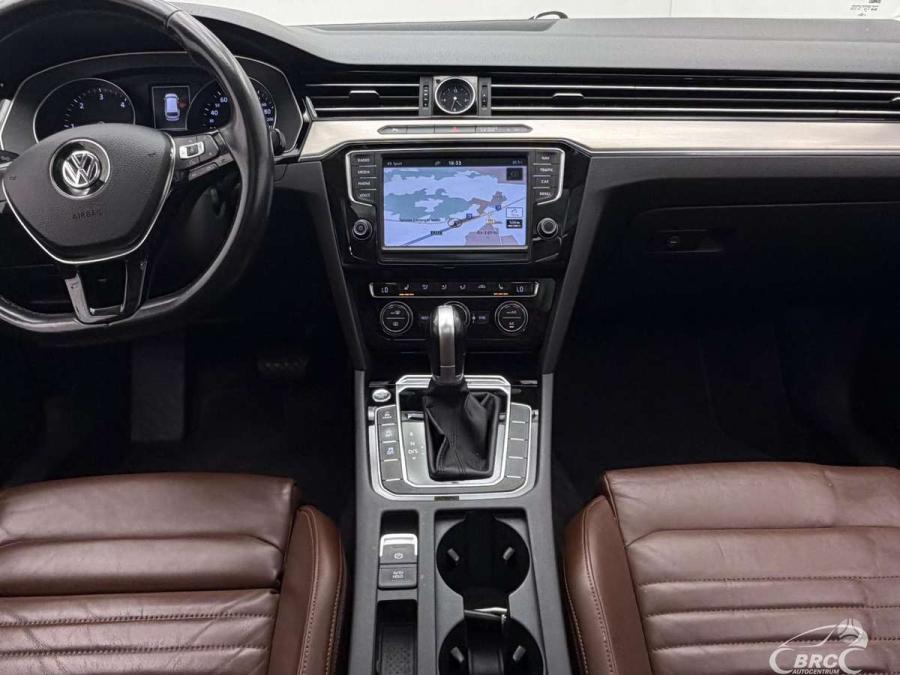 White Volkswagen Passat 2016 in Vilnius, with an engine capacity of 1.97 L and mileage of 216 thousand km for 11700 €, photo 17 on AUTOMOTO.COM.LV