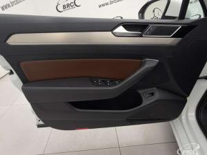 White Volkswagen Passat 2016 in Vilnius, with an engine capacity of 1.97 L and mileage of 216 thousand km for 11700 €, photo 22 on AUTOMOTO.COM.LV