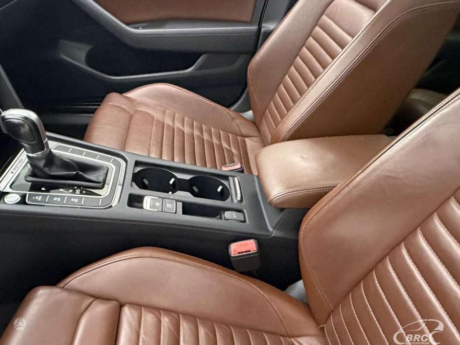 White Volkswagen Passat 2016 in Vilnius, with an engine capacity of 1.97 L and mileage of 216 thousand km for 11700 €, photo 26 on AUTOMOTO.COM.LV